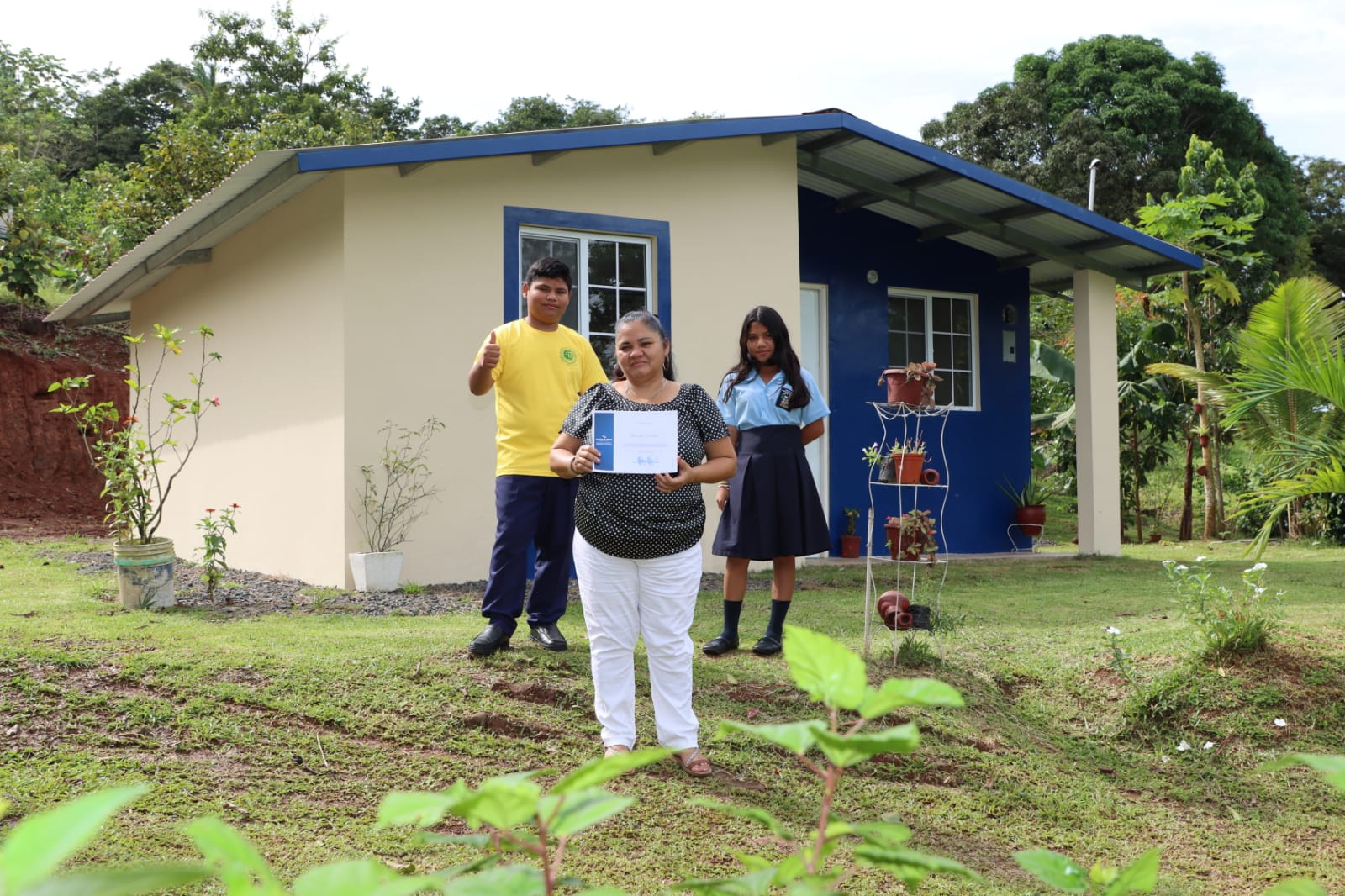 Miviot beneficia a 6 mil 217 familias en 2022 con viviendas, baños y ...